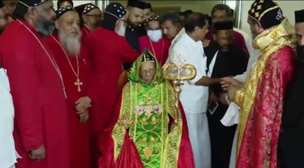 ശ്രേഷ്ഠ കാതോലിക്ക ബാവയുടെ ഭൗതിക ശരീരം കോതമംഗലം മാർതോമ ചെറിയപള്ളിയി ...